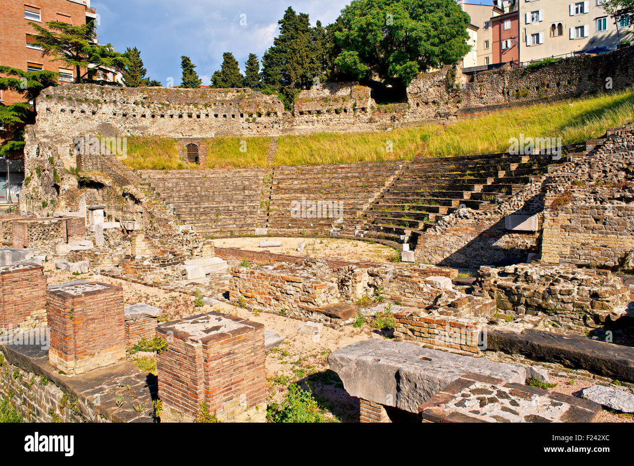 Amphitheater ruins of paestum hi-res stock photography and images - Alamy