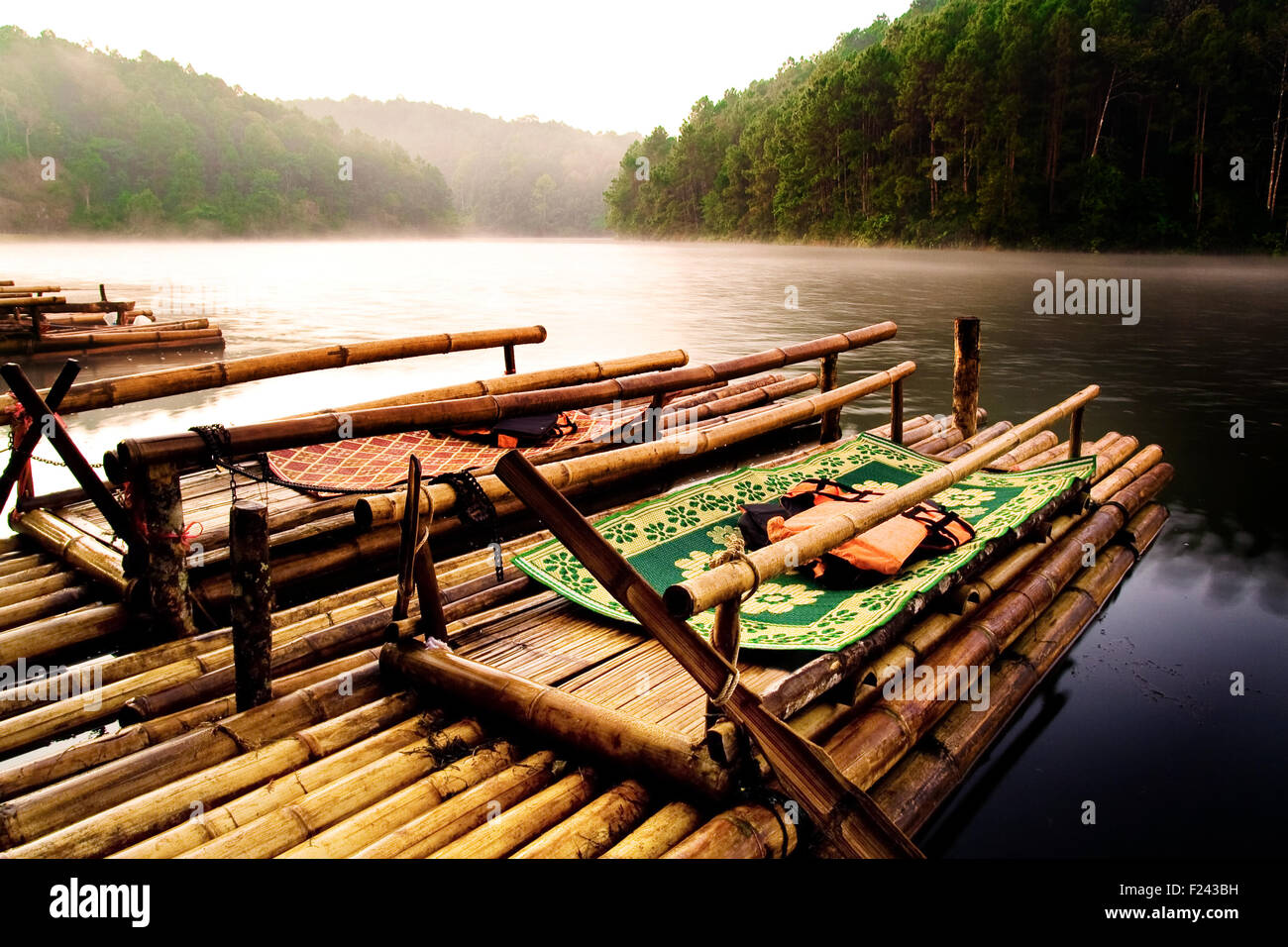 China rafts tourists travel hi-res stock photography and images - Alamy