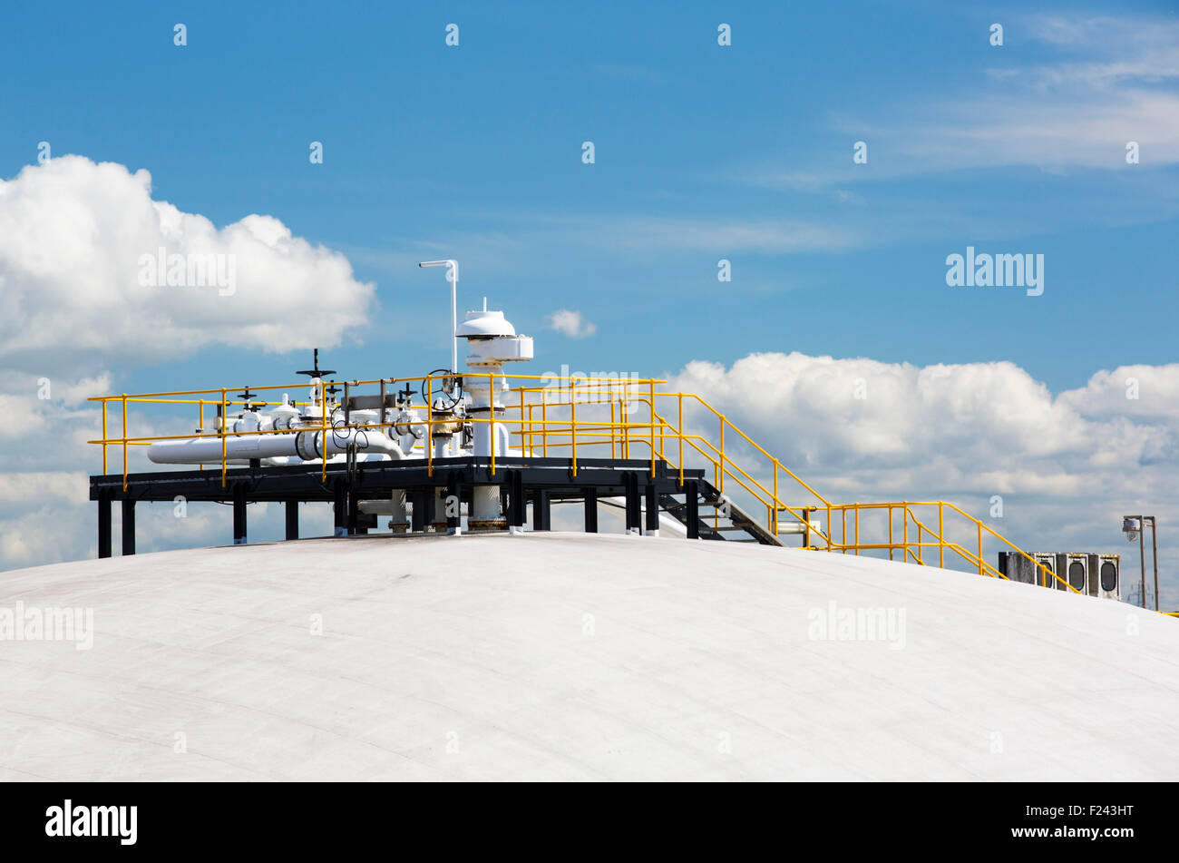 Gas storage plant tank hi-res stock photography and images - Alamy