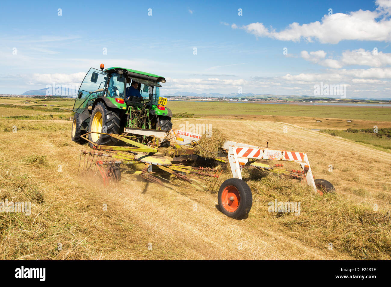 Farmer harvesting hay hi-res stock photography and images - Alamy