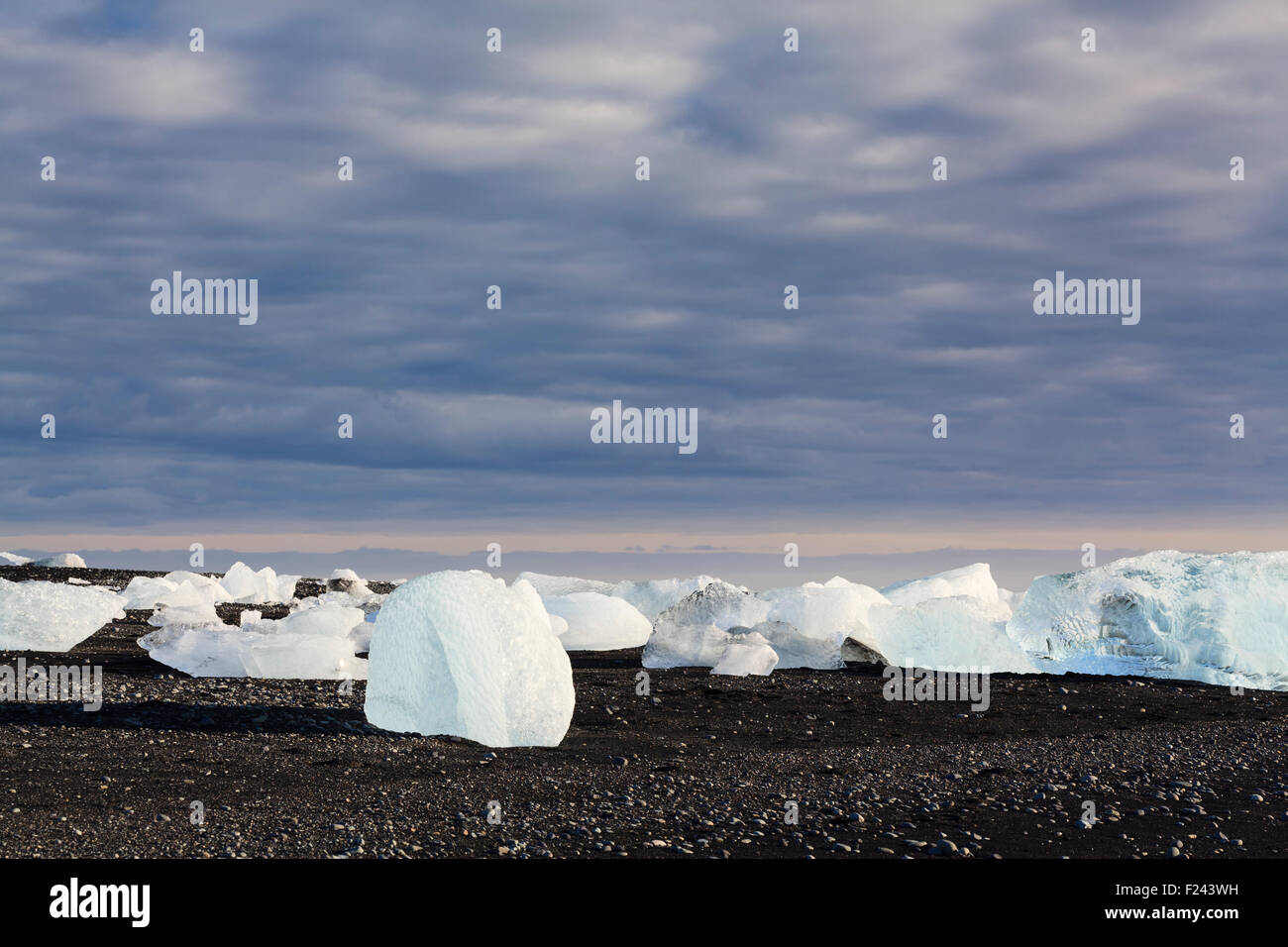 Icelandic beaches hi-res stock photography and images - Alamy