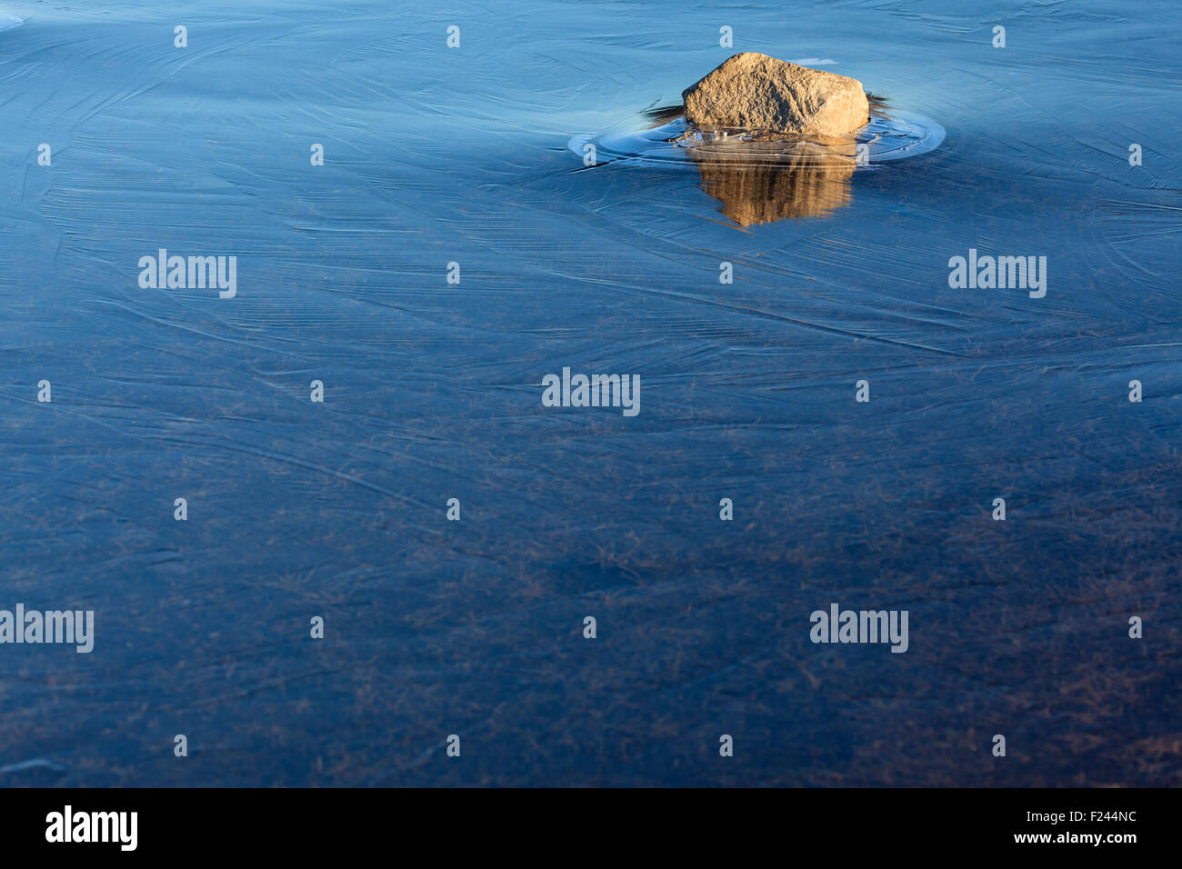 Icy ponds hi-res stock photography and images - Alamy