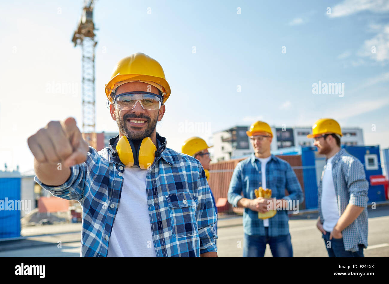 Builders talking on building hi-res stock photography and images - Alamy