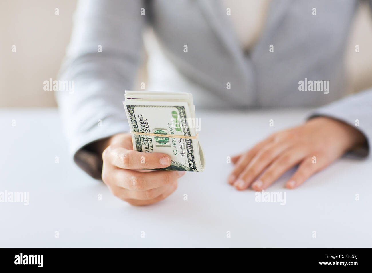 close up of woman hands holding us dollar money Stock Photo - Alamy