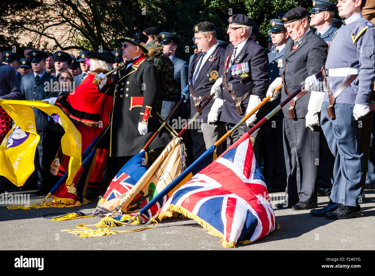Lowering the union jack hi-res stock photography and images - Alamy