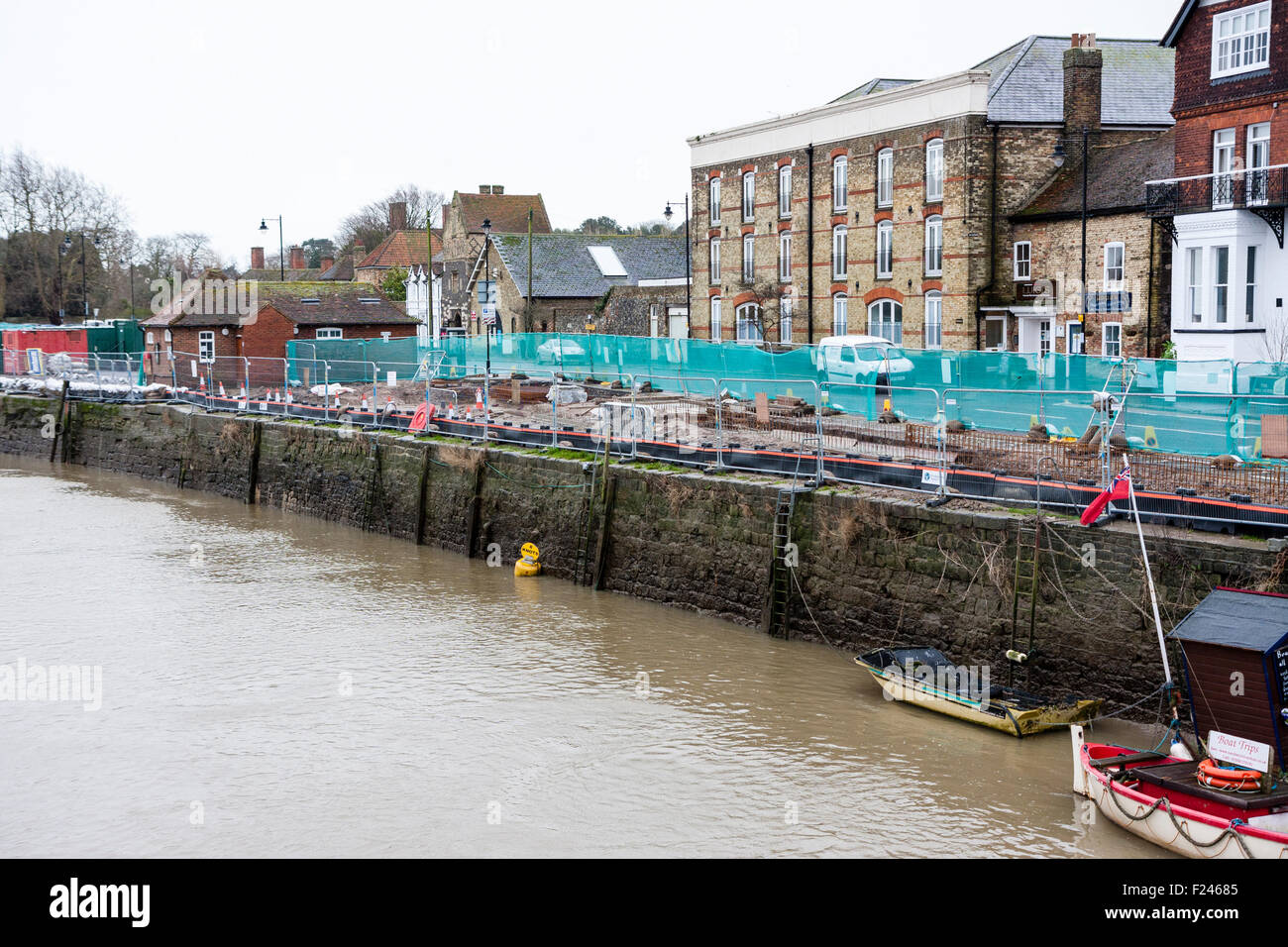 Rain flood defence england hi-res stock photography and images - Alamy