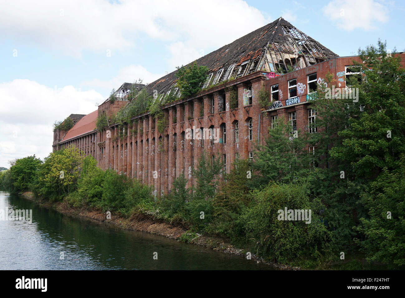 Old disused factory building hi-res stock photography and images - Alamy