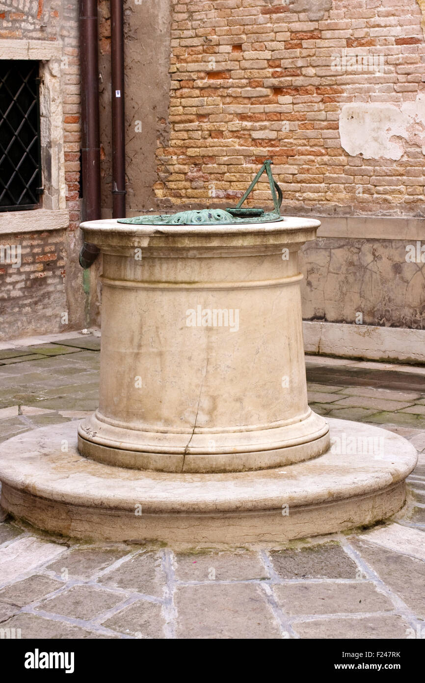 View of a Typical Venice well Stock Photo - Alamy