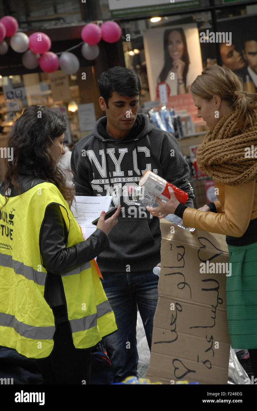 Copenhagen, Denmark. 11th September, 2015. Refugees from various ...