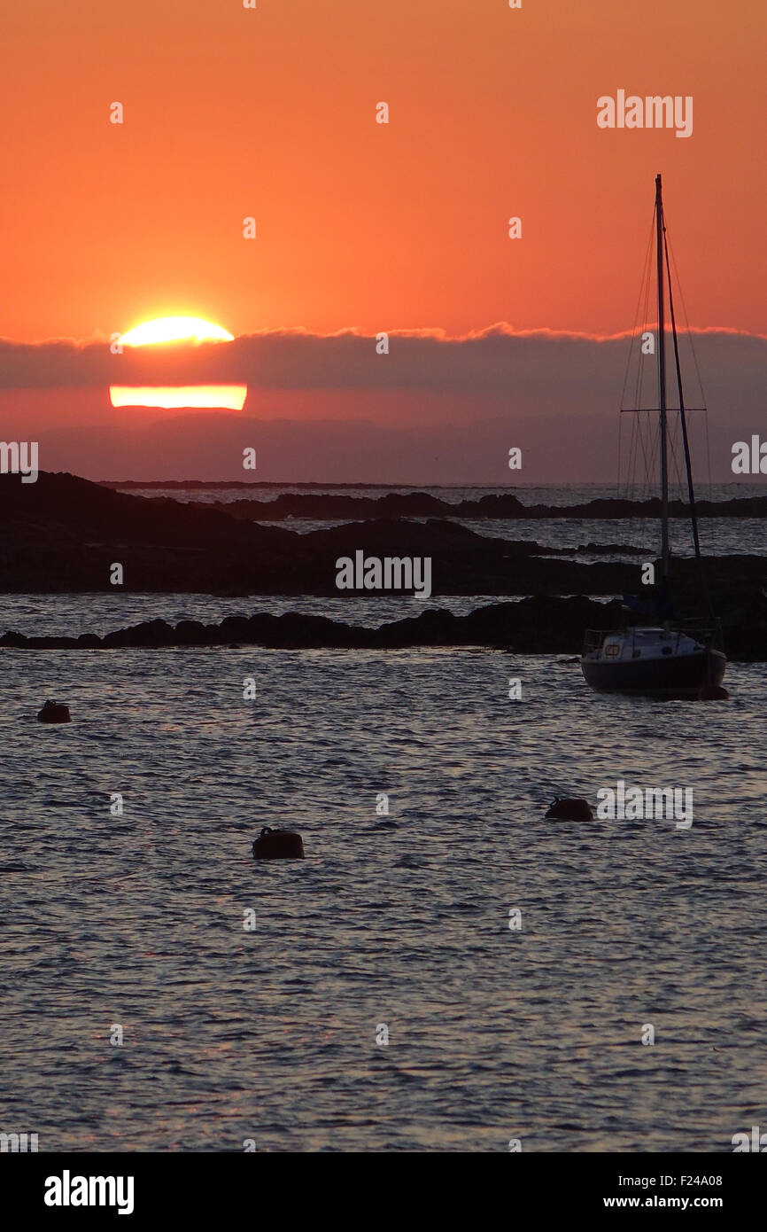 Boats in bay sunset hi-res stock photography and images - Alamy