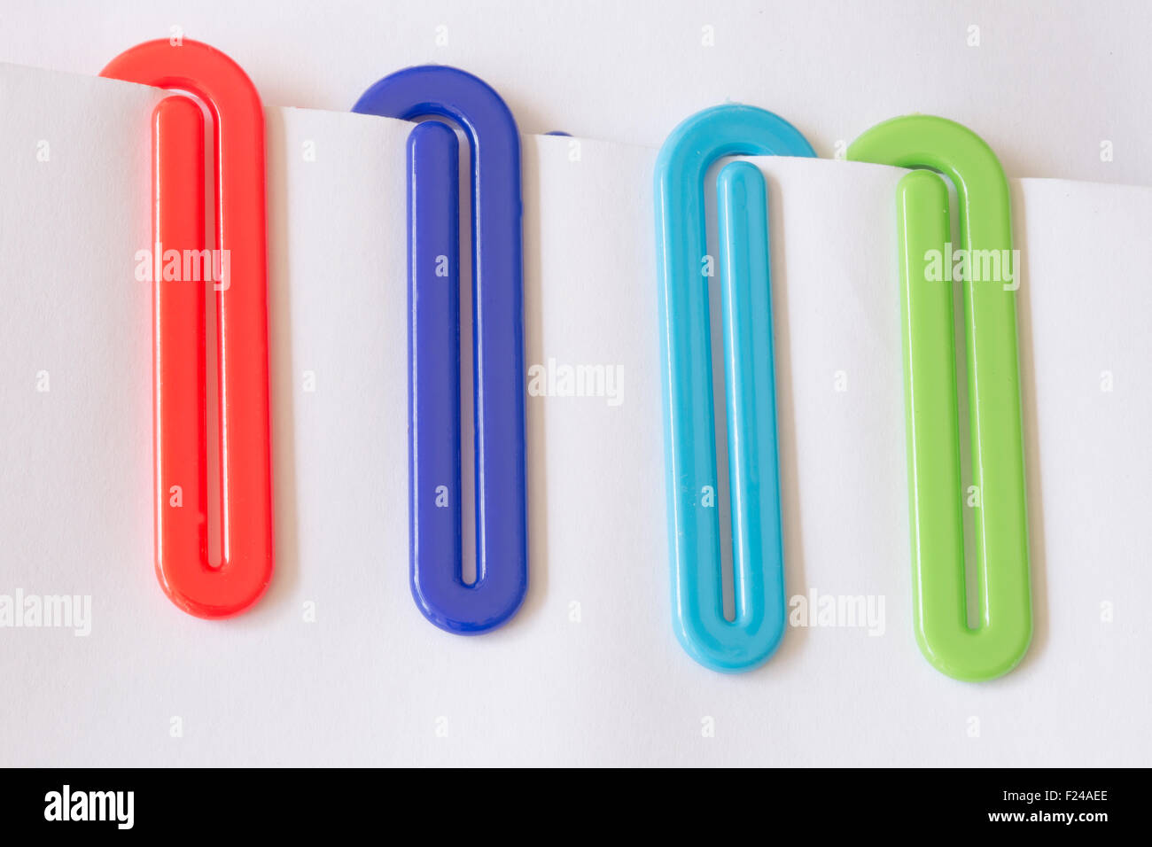 Paper staples hi-res stock photography and images - Alamy