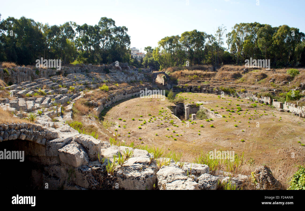 Roman amphitheater, Neapolis in Siracusa - Italy Stock Photo - Alamy
