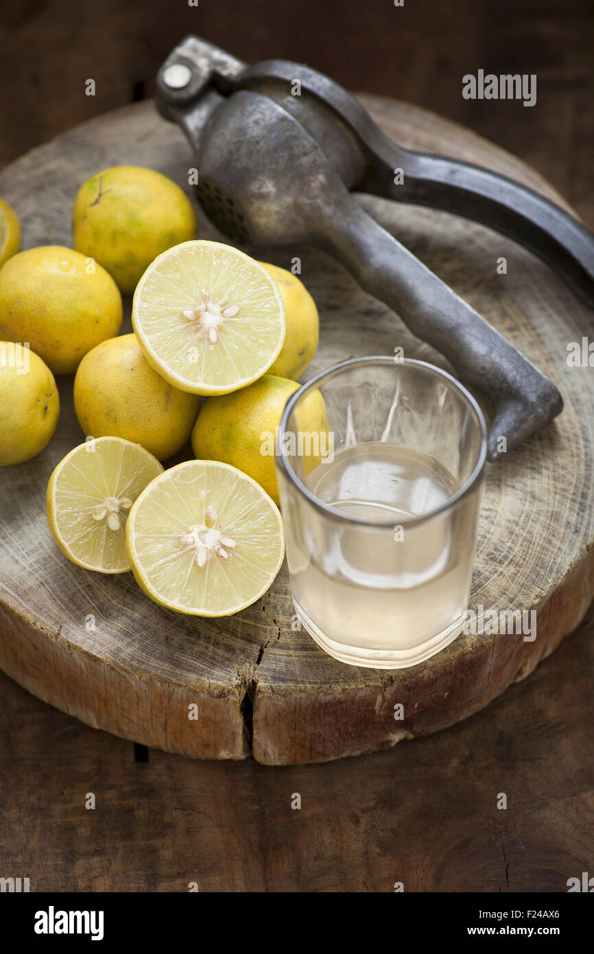 Indian lemon water, nimbu pani Stock Photo - Alamy