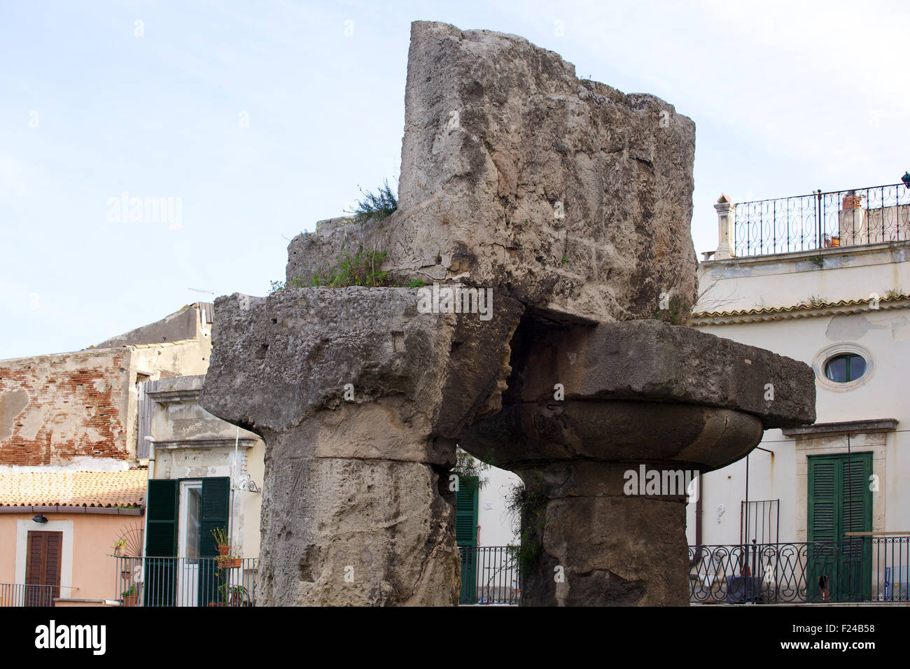 Apollo shrine hi-res stock photography and images - Alamy