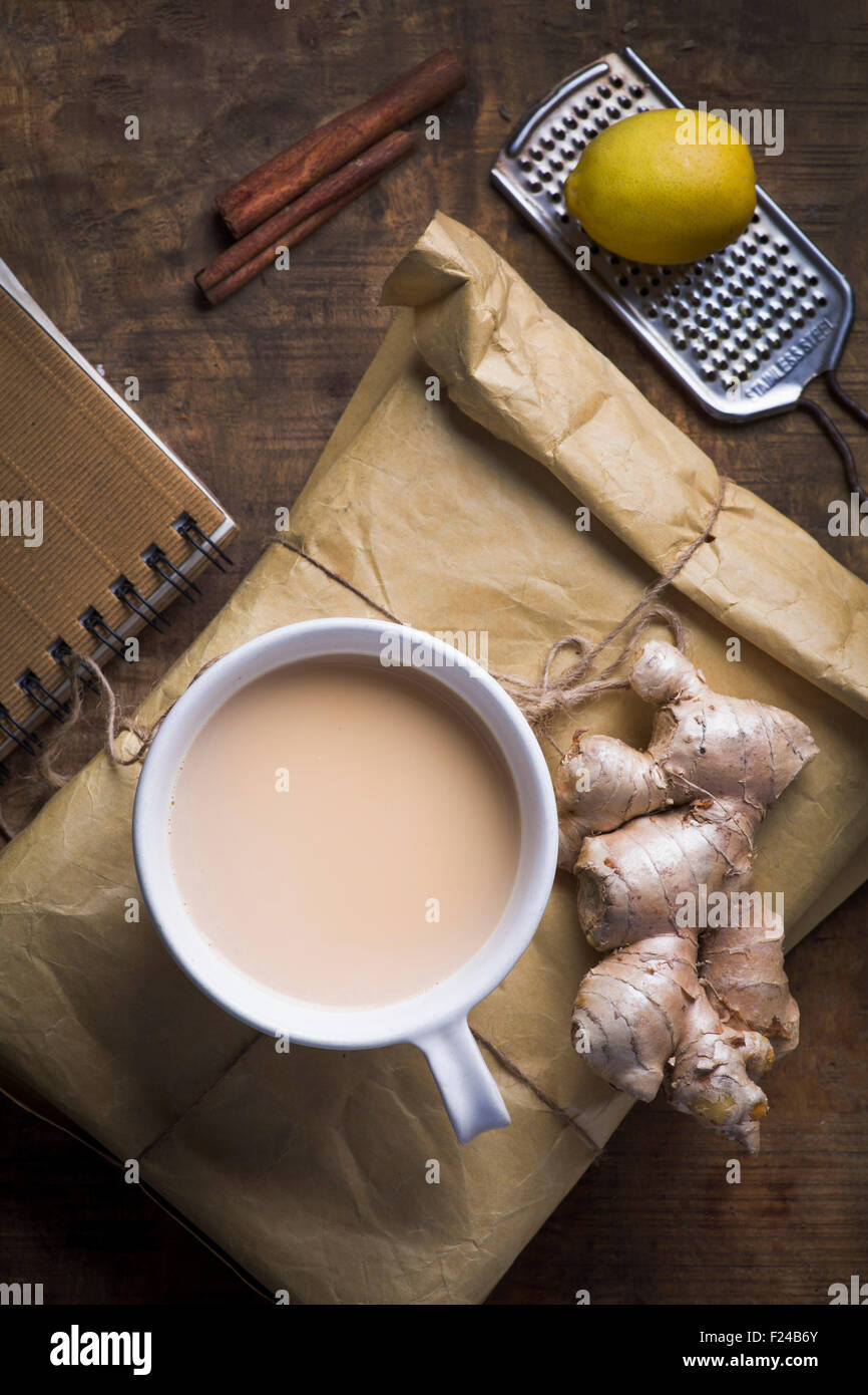 Indian masala tea with ginger, cardamom and cinamon Stock Photo - Alamy