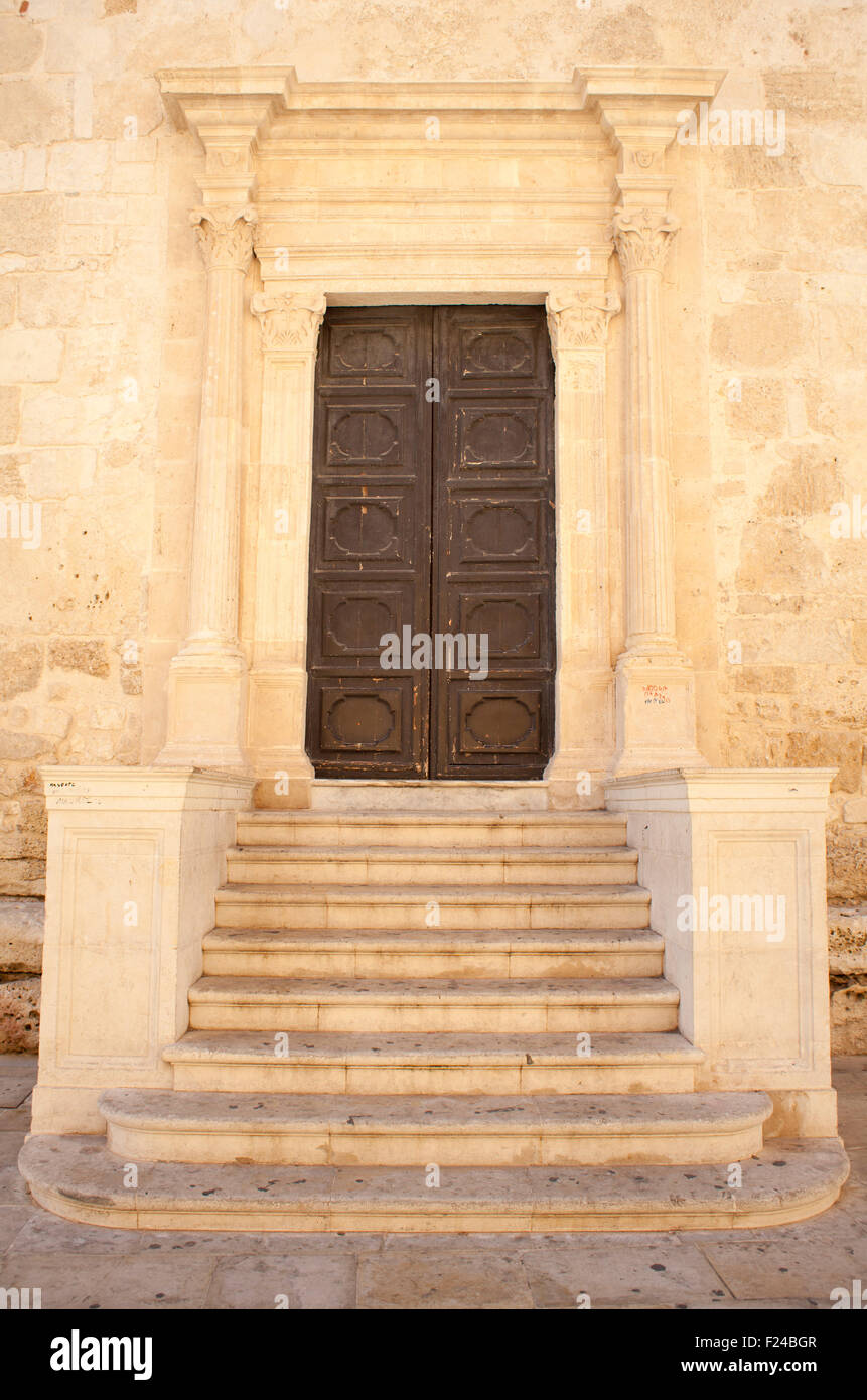Lateral door, Duomo di Santa Lucia, Siracusa - Italy Stock Photo - Alamy