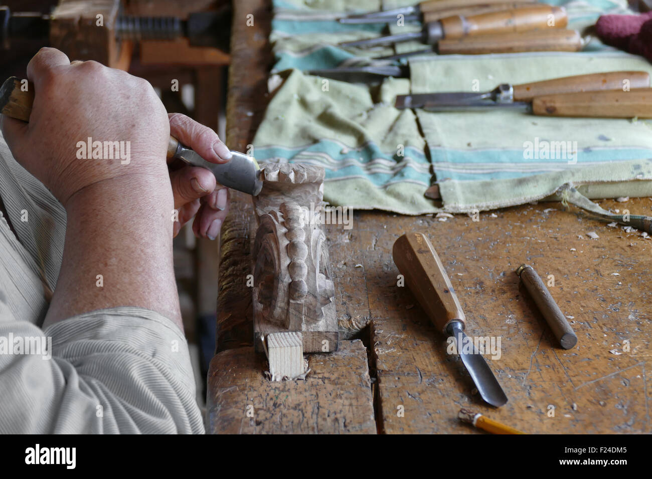 Master carver hi-res stock photography and images - Alamy