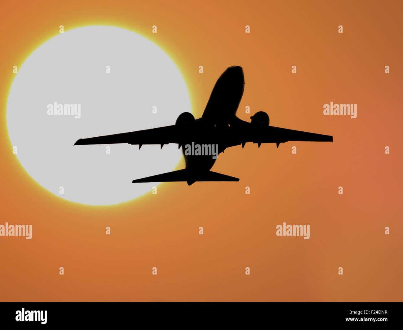 Sunset flight hi-res stock photography and images - Alamy