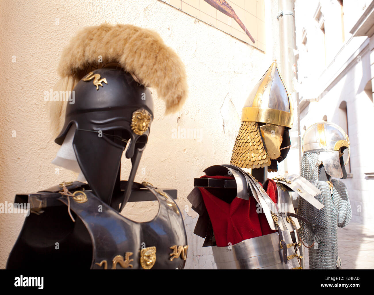 Men in armor hi-res stock photography and images - Alamy