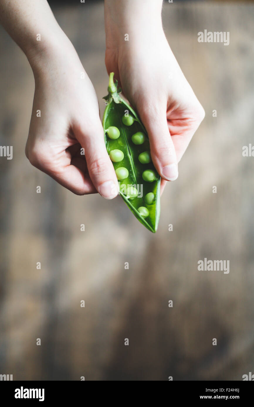 Womans hands opening pod hi-res stock photography and images - Alamy