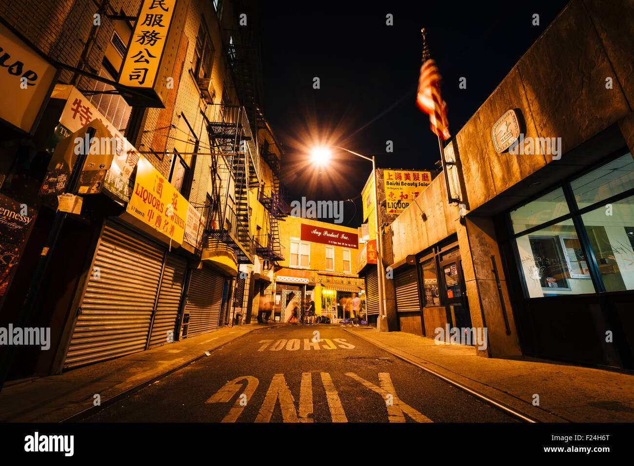 Doyers Street at night, in Chinatown, Manhattan, New York Stock Photo ...