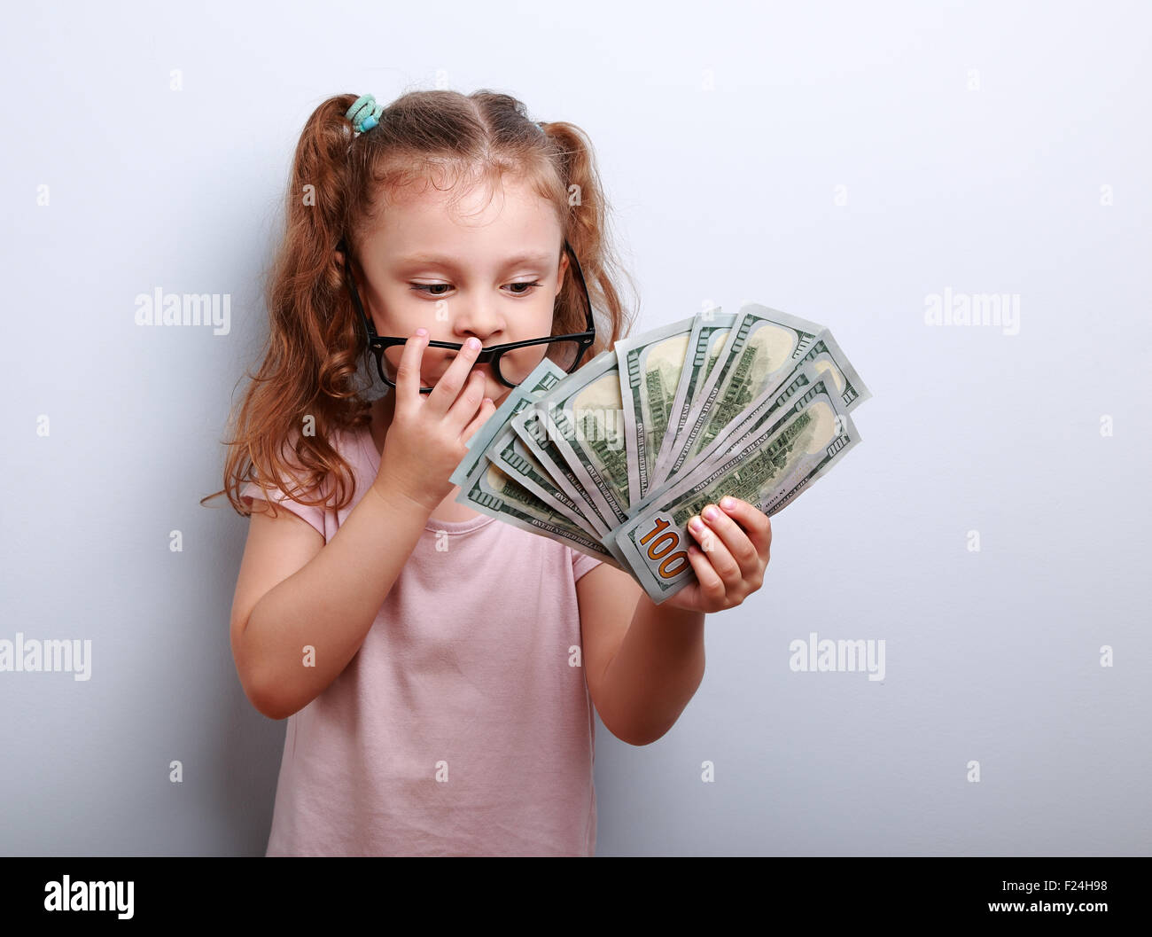 Girl counting money hi-res stock photography and images - Alamy