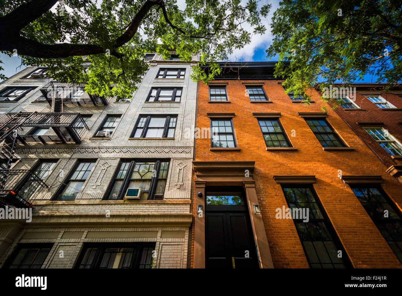 Brick apartment buildings hi-res stock photography and images - Alamy