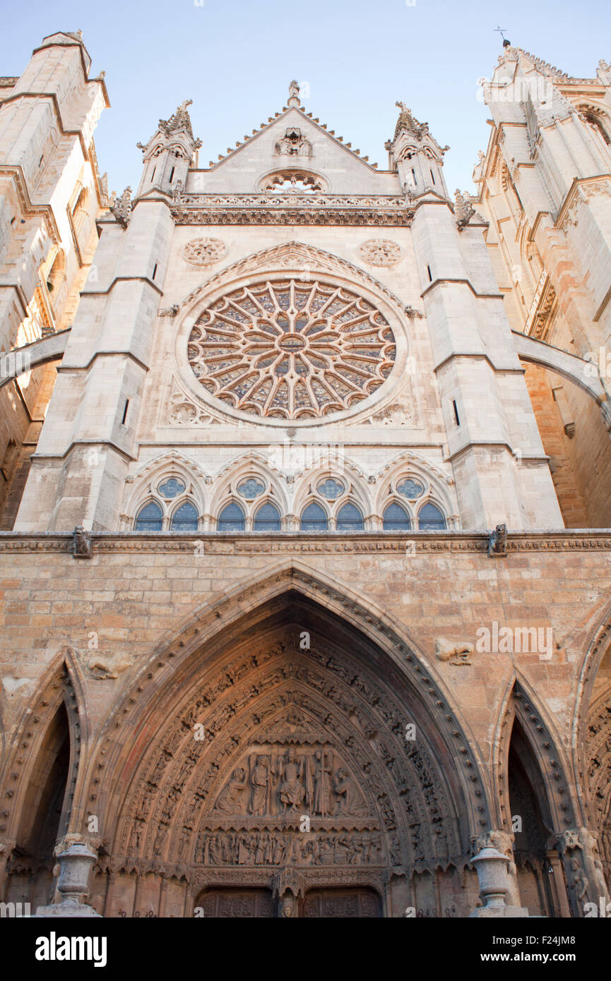 Rose window of Leon Cathedral, Spain Stock Photo - Alamy