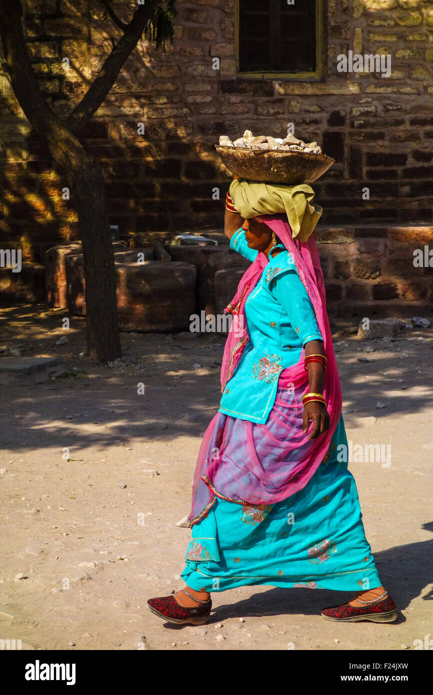 Female labourer hi-res stock photography and images - Alamy