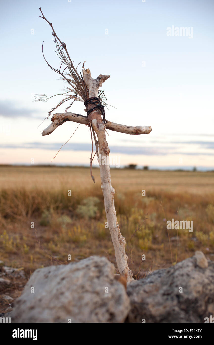 Cross branches hi-res stock photography and images - Alamy
