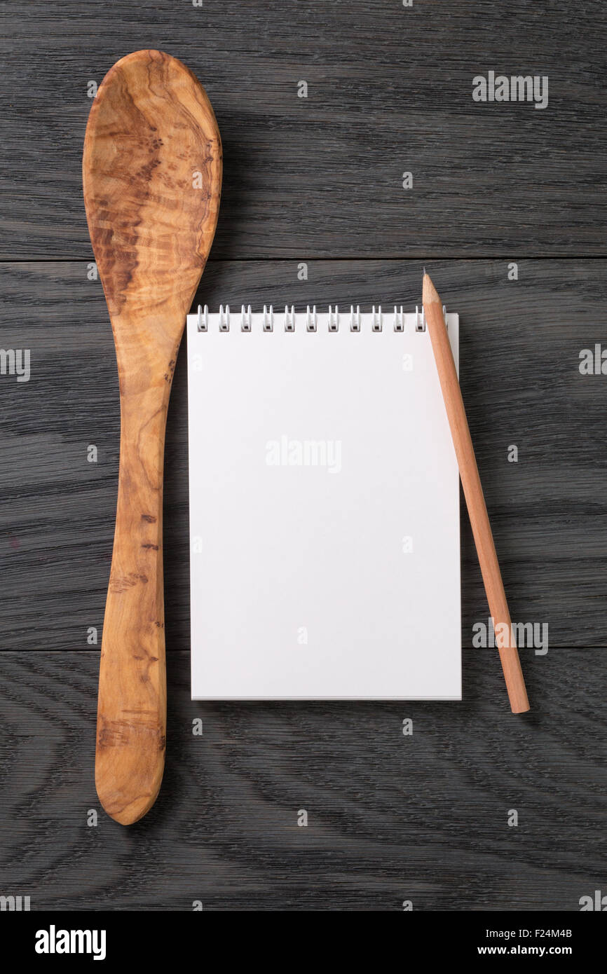 simple blank notepad on rustic wood table Stock Photo - Alamy