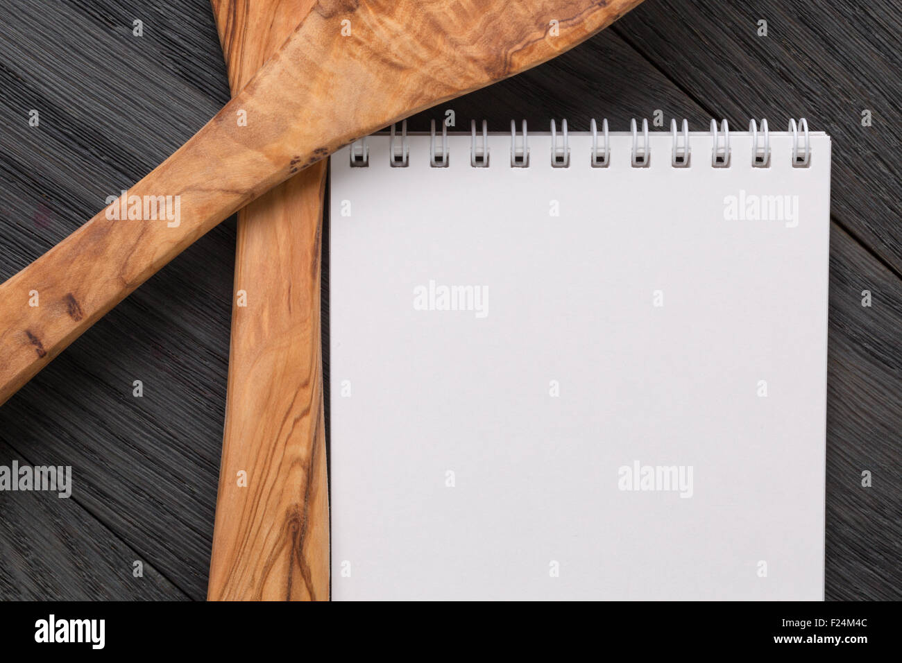 simple blank notepad on rustic wood table Stock Photo - Alamy