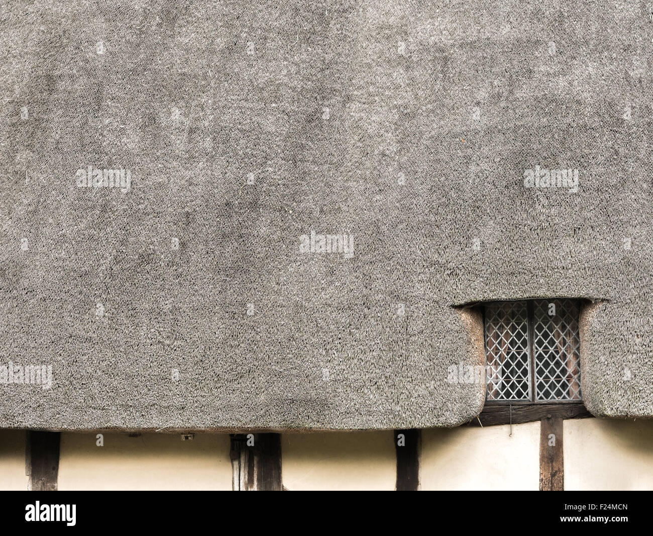 The sixteenth century thatched farmhouse at the village of Shottery ...
