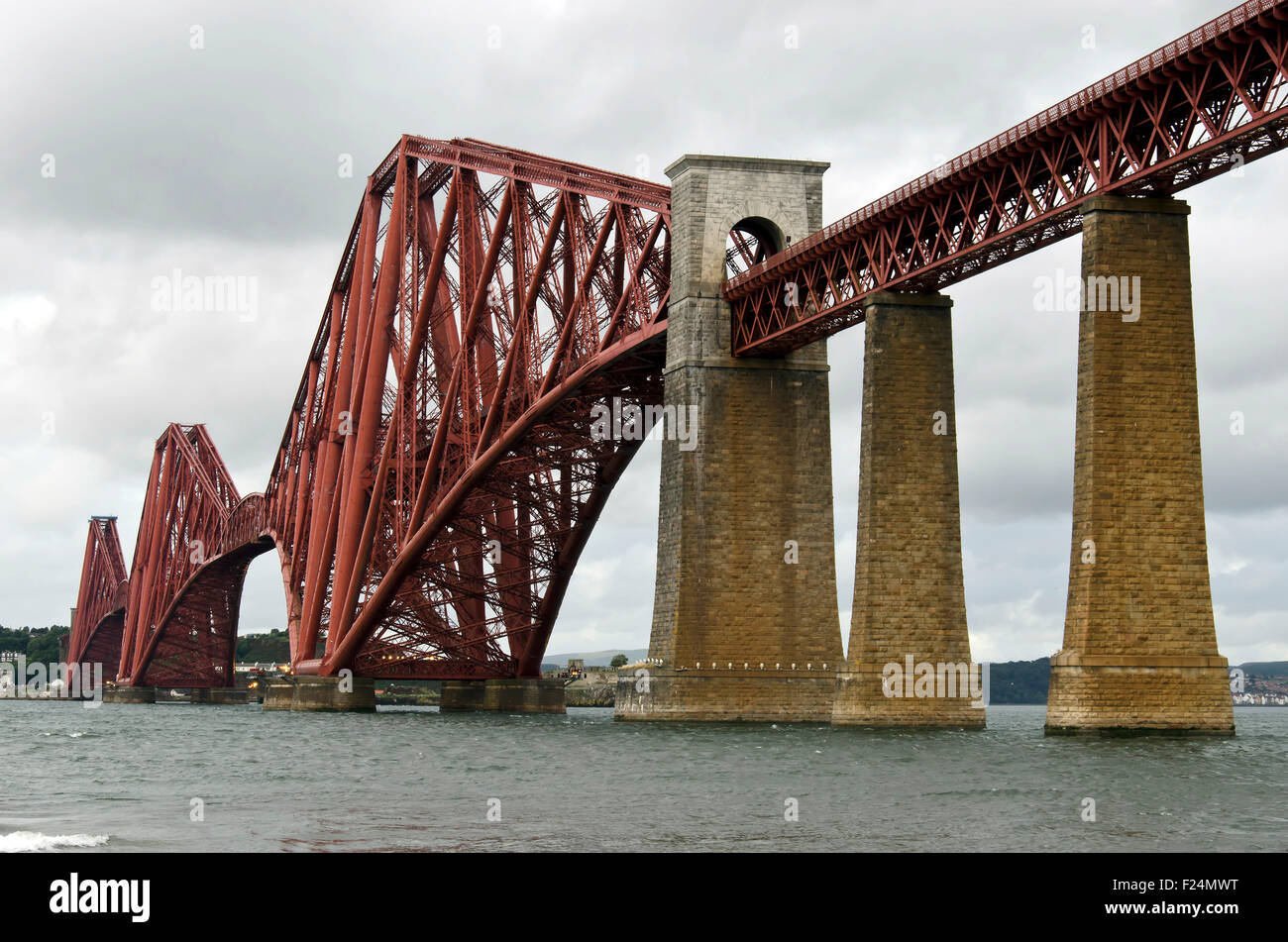 Cantilever railway bridge firth of forth east of scotland hi-res stock ...