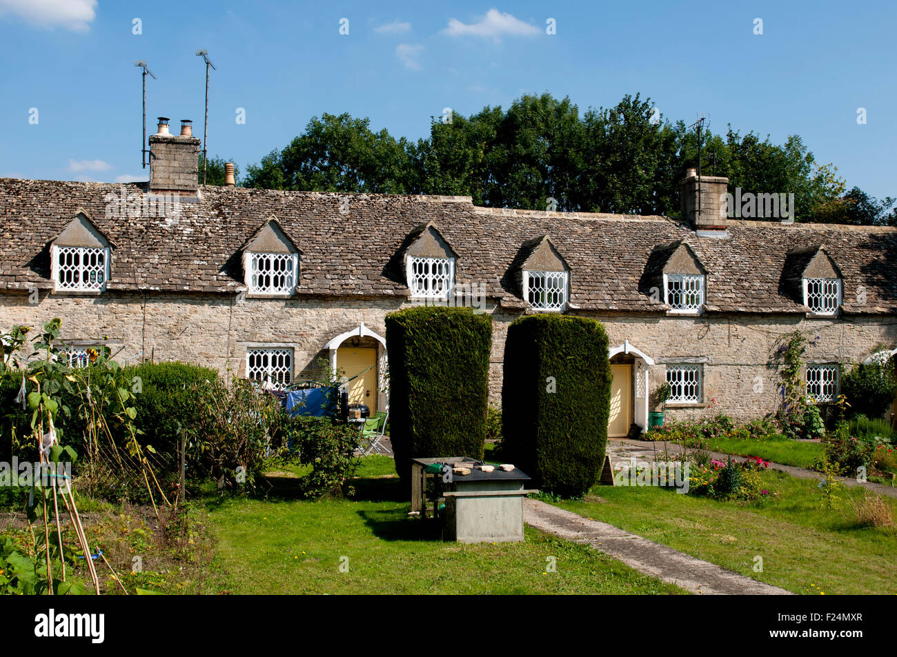 Old cottages in Calmsden, Gloucestershire, England, UK Stock Photo - Alamy
