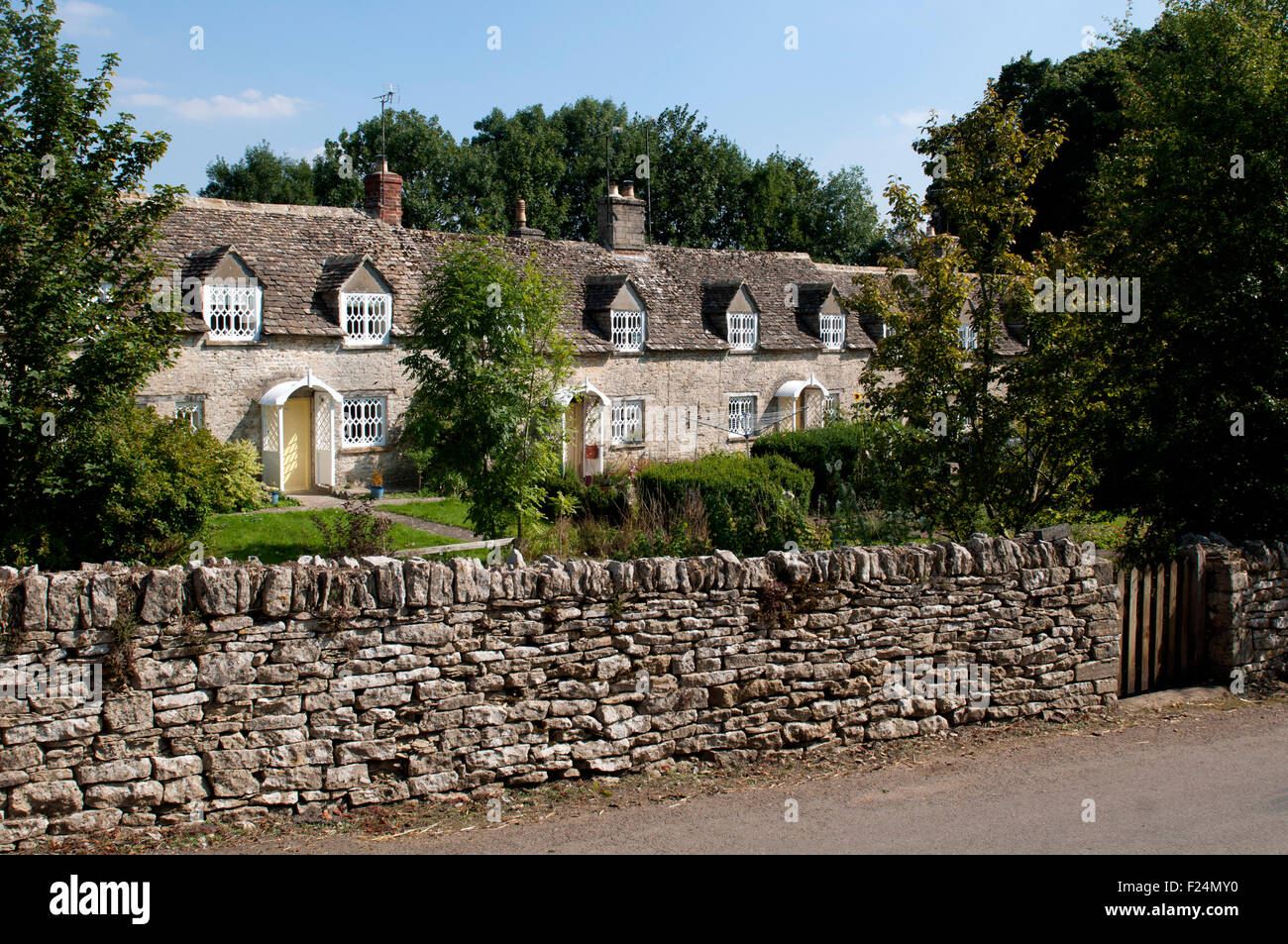 Old cottages in Calmsden, Gloucestershire, England, UK Stock Photo - Alamy