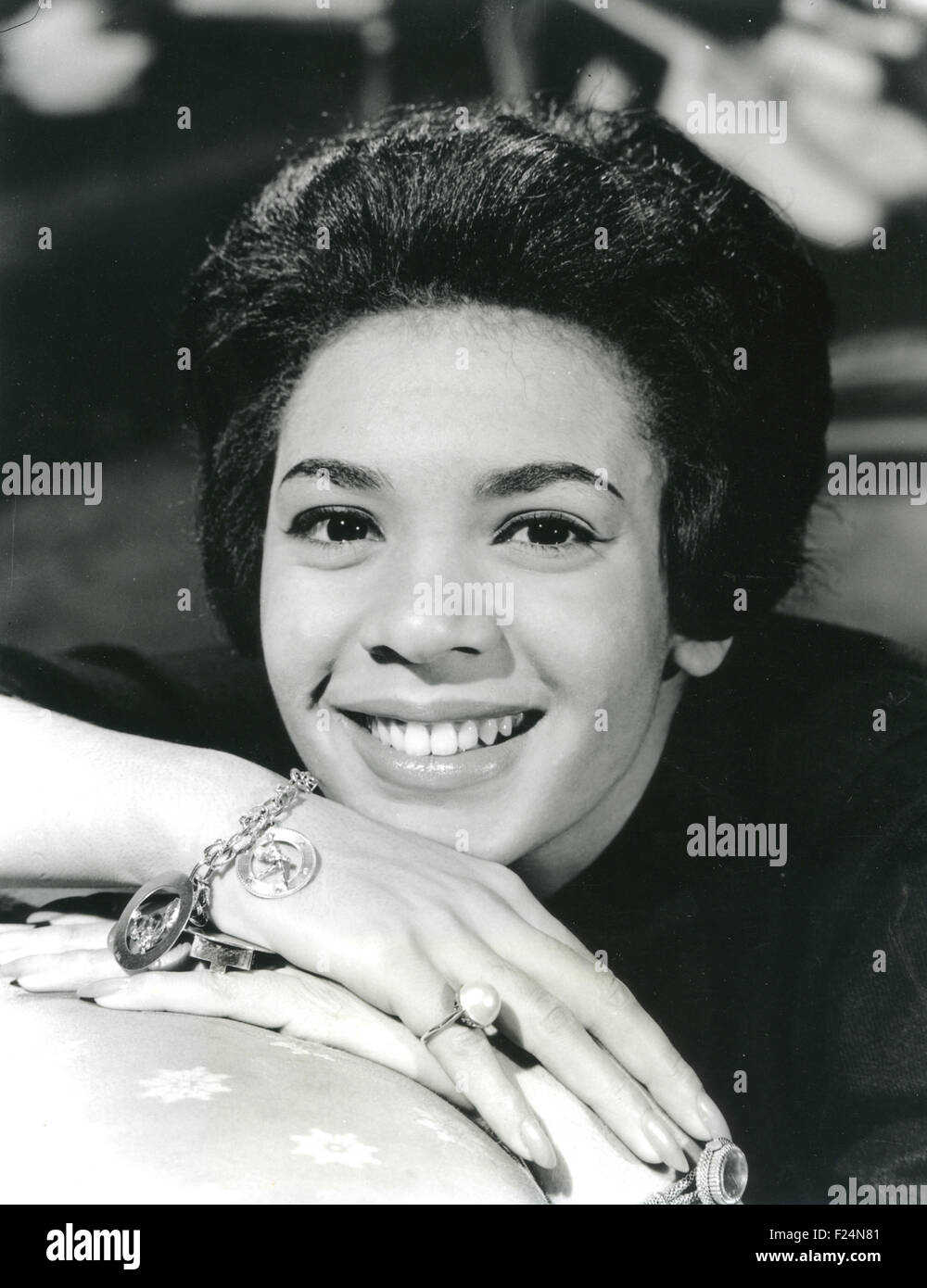 Shirley bassey welsh singer hi-res stock photography and images - Alamy