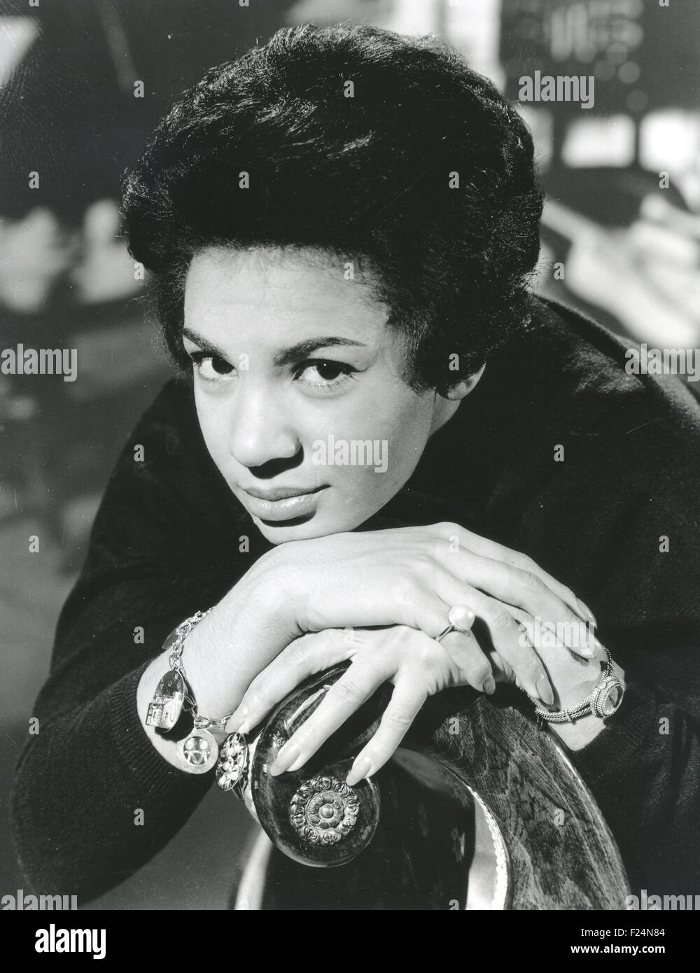 Shirley bassey welsh singer hi-res stock photography and images - Alamy