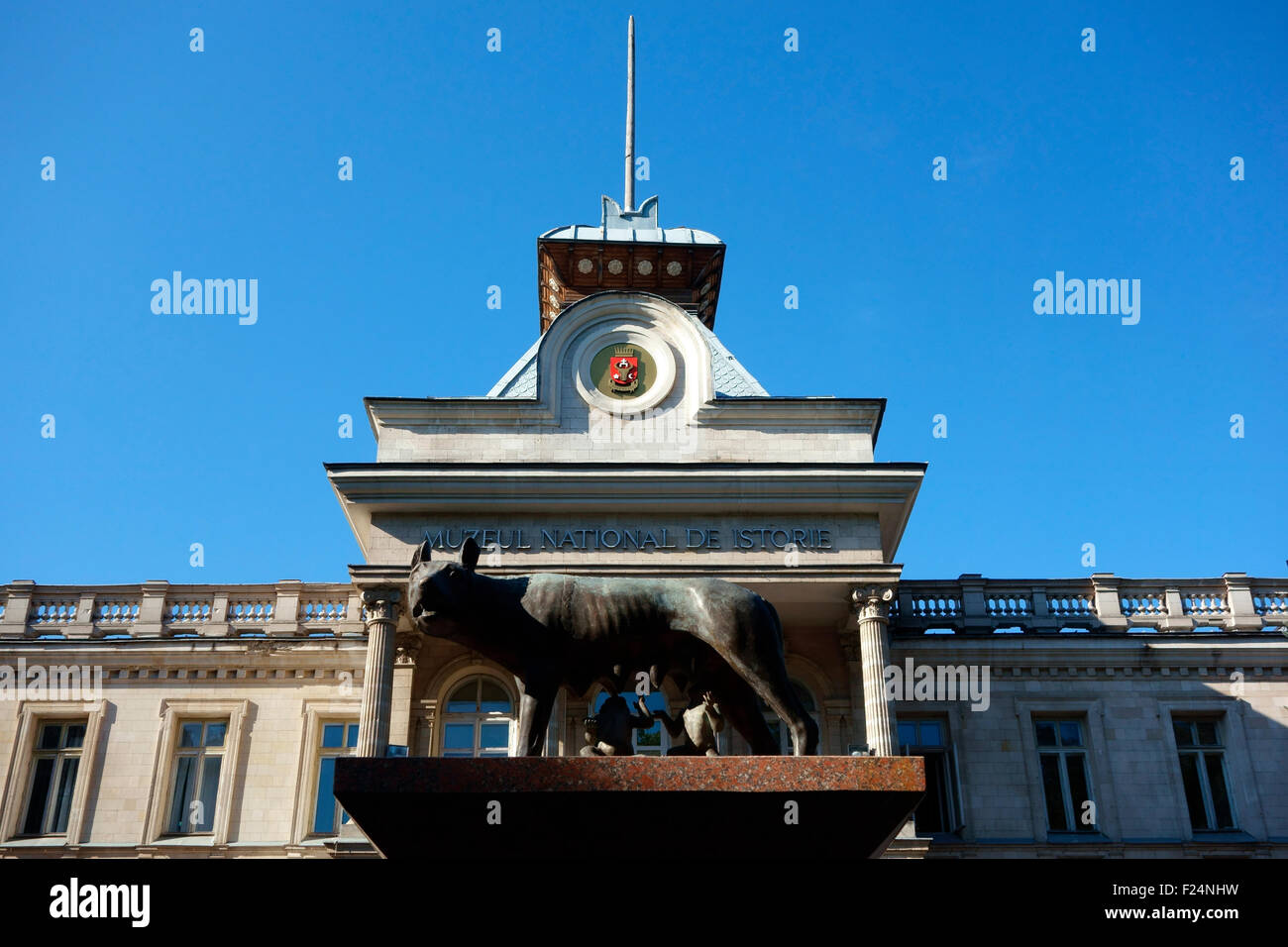 Monument to the Lupoaica Romei (the wolf of Rome) Romulus and Remus ...