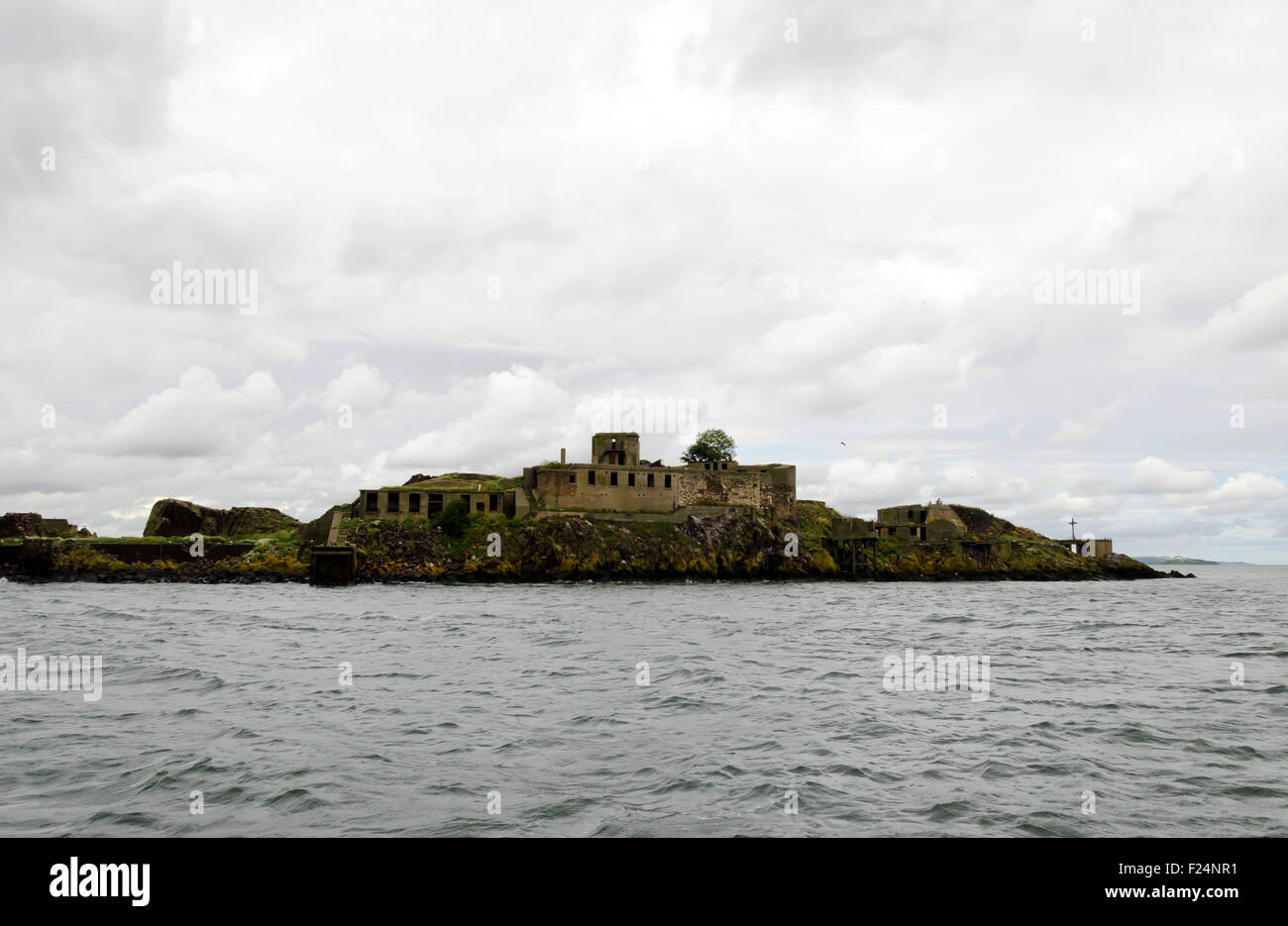 The fortified island of Inch Garvie next to the Forth (railway) Bridge ...