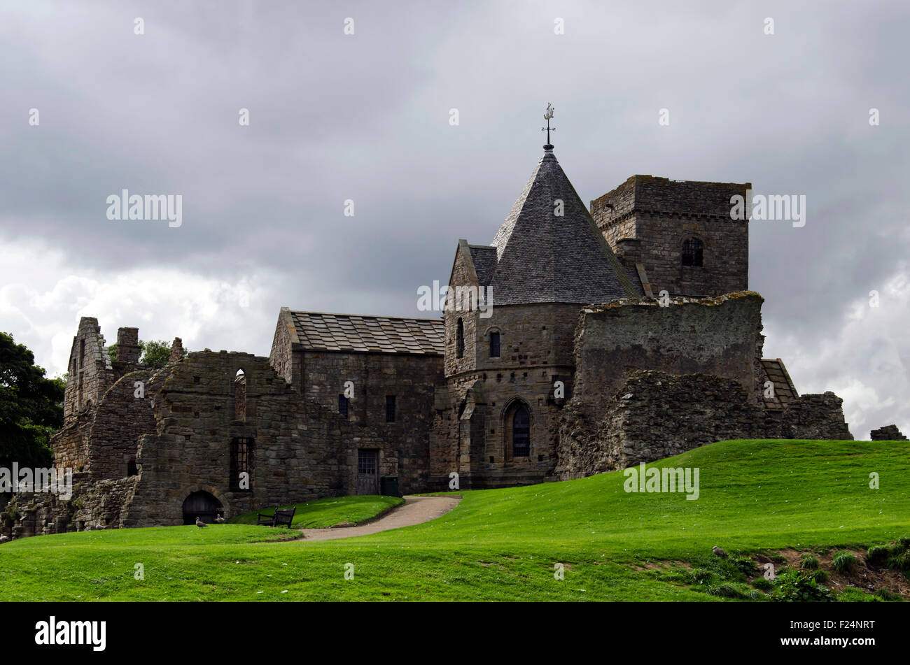 Inchcolm abbey hi-res stock photography and images - Alamy