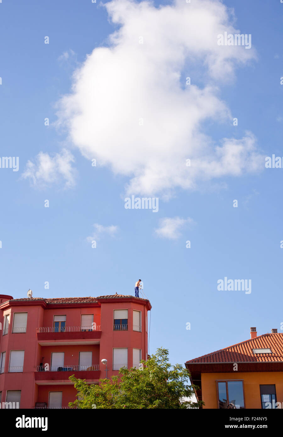 A man working on a roof, Leon Stock Photo - Alamy