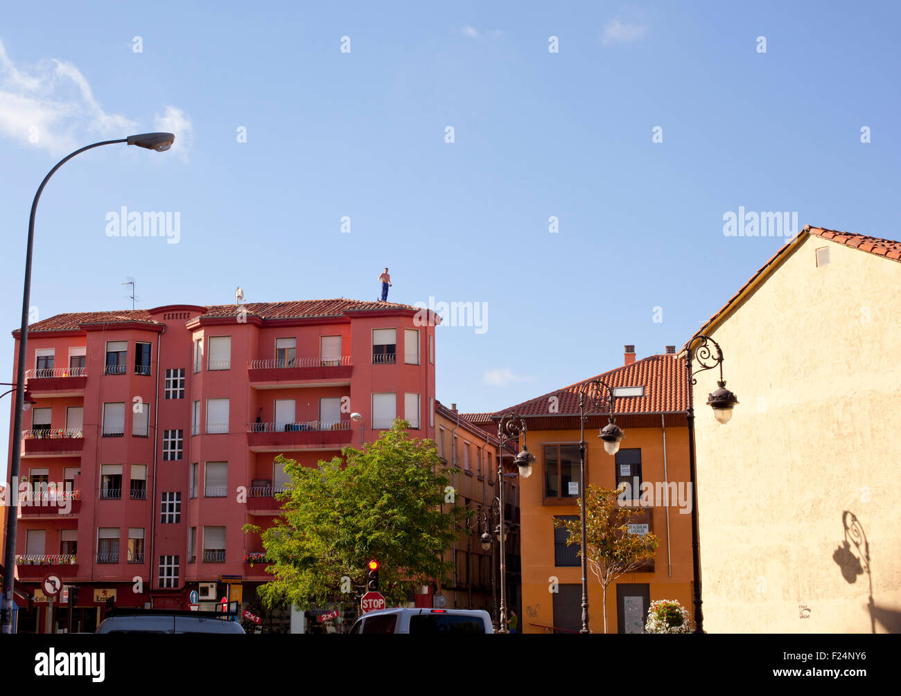 Man working wheels hi-res stock photography and images - Alamy