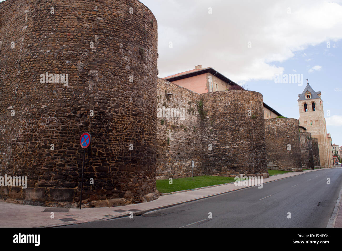 Walls of the fortress city of Leon, Spain Stock Photo - Alamy