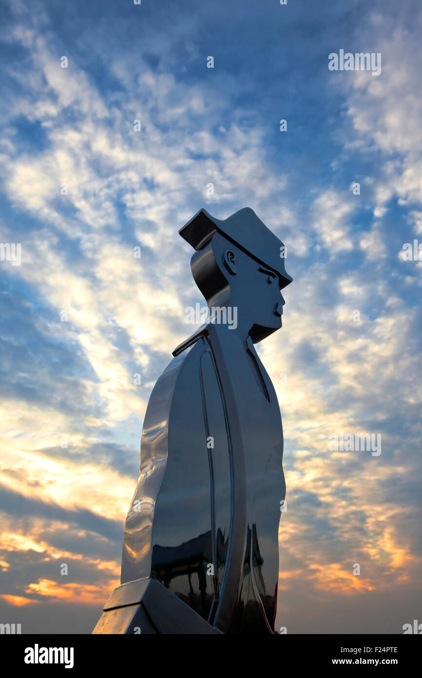 LS Lowry 'Matchstick Man' statue unveiled in Knott End, 11th Sep 2015 ...
