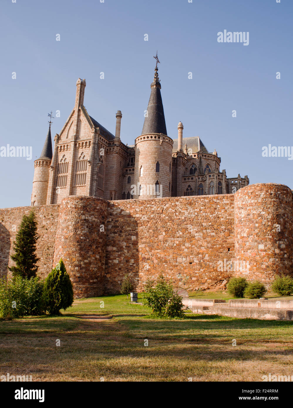 These Roman walls and Episcopal Palace of Astorga Stock Photo - Alamy