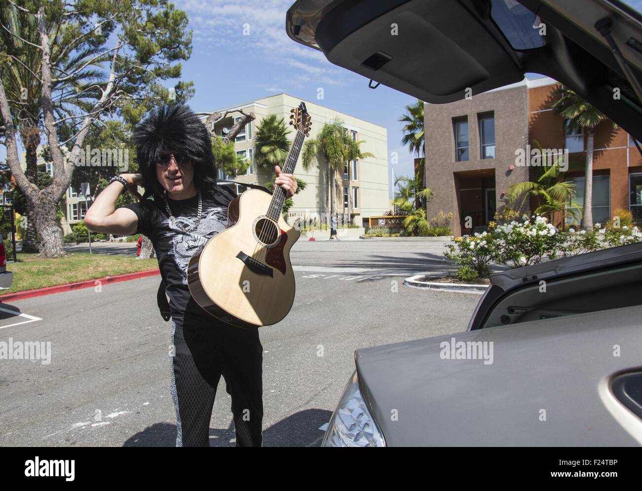 Singing telegram hi-res stock photography and images - Alamy