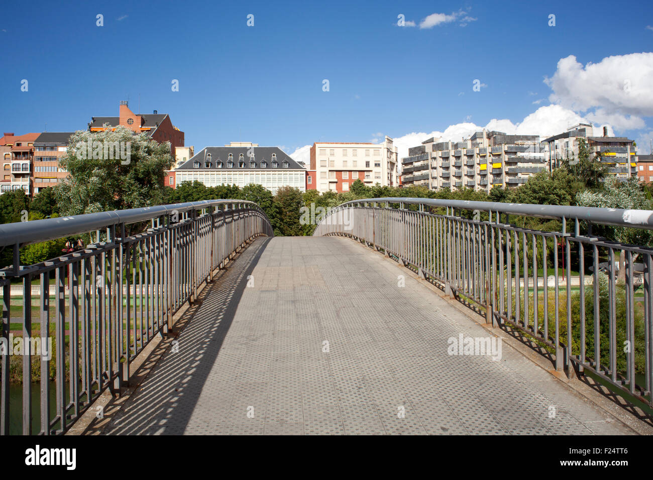View of the bridge in Leon Stock Photo - Alamy