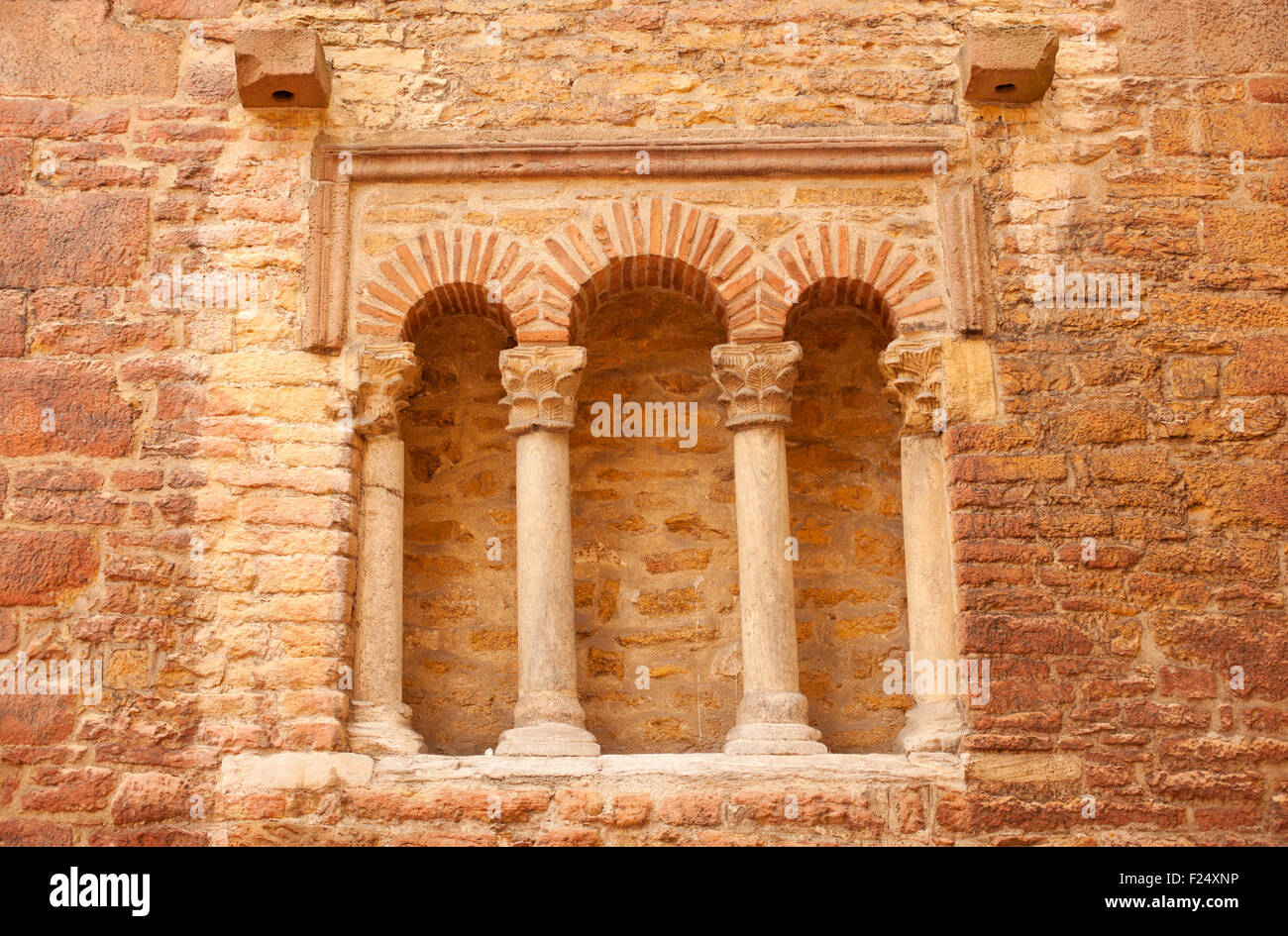 Trifora romanesque hi-res stock photography and images - Alamy