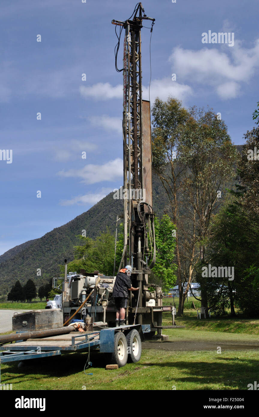 Seismic crew hi-res stock photography and images - Alamy